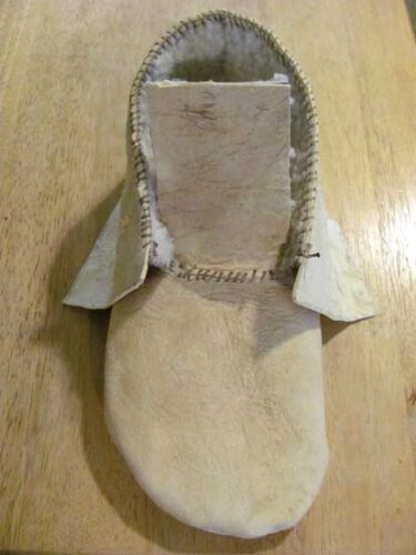 How to Make Your Own Moccasins – Mother Earth News